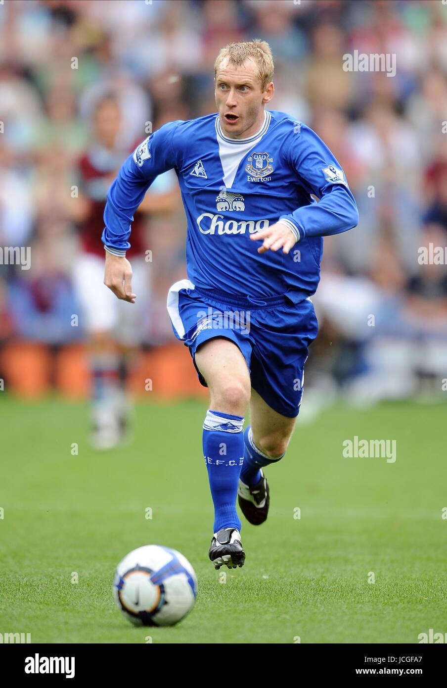 TONY HIBBERT EVERTON FC BURNLEY V EVERTON TURF MOOR, BURNLEY, ENGLAND ...
