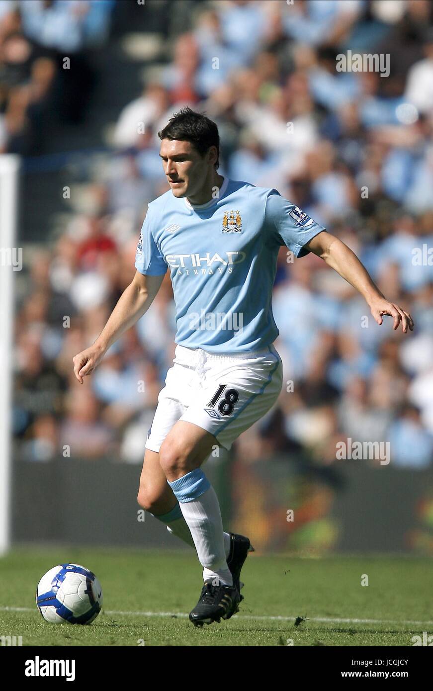 GARETH BARRY MANCHESTER CITY FC MANCHESTER CITY V ARSENAL CITY OF ...
