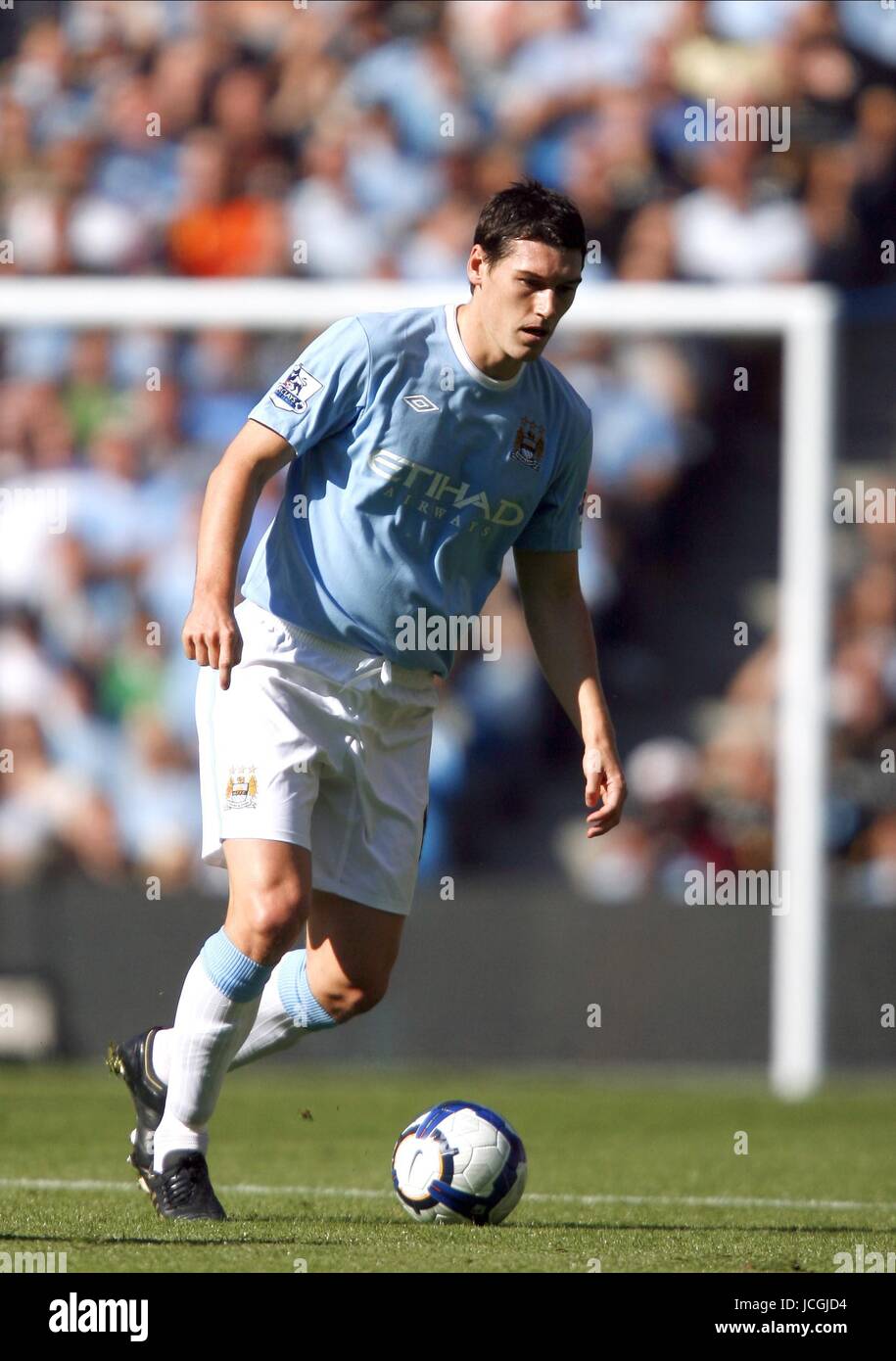 GARETH BARRY MANCHESTER CITY FC MANCHESTER CITY V ARSENAL CITY OF ...