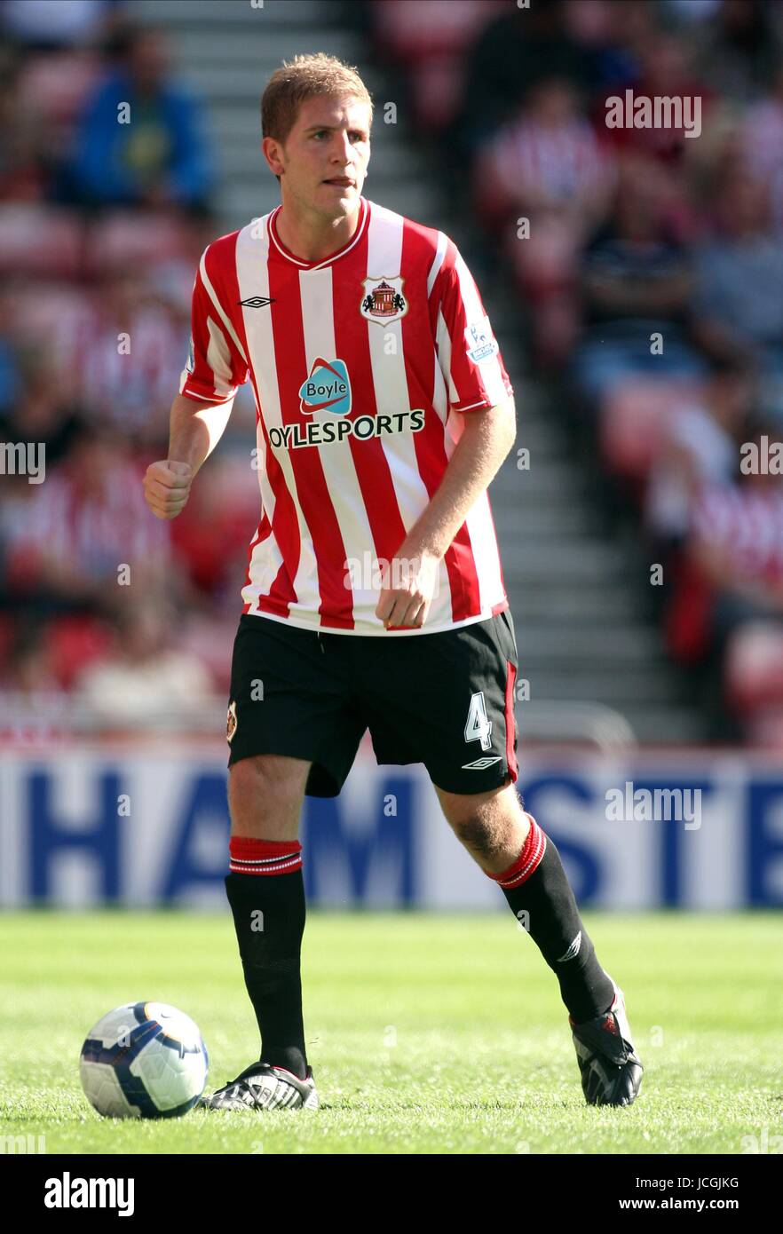 MICHAEL TURNER SUNDERLAND FC SUNDERLAND V HULL CITY FC STADIUM OF LIGHT, SUNDERLAND, ENGLAND 12 ...