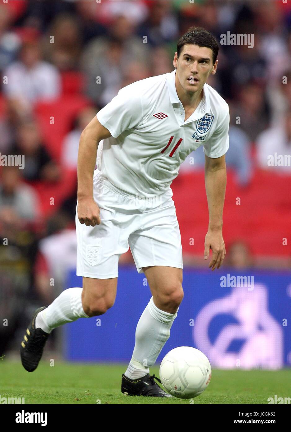GARETH BARRY ENGLAND & MANCHESTER CITY FC ENGLAND V SLOVENIA WEMBLEY ...