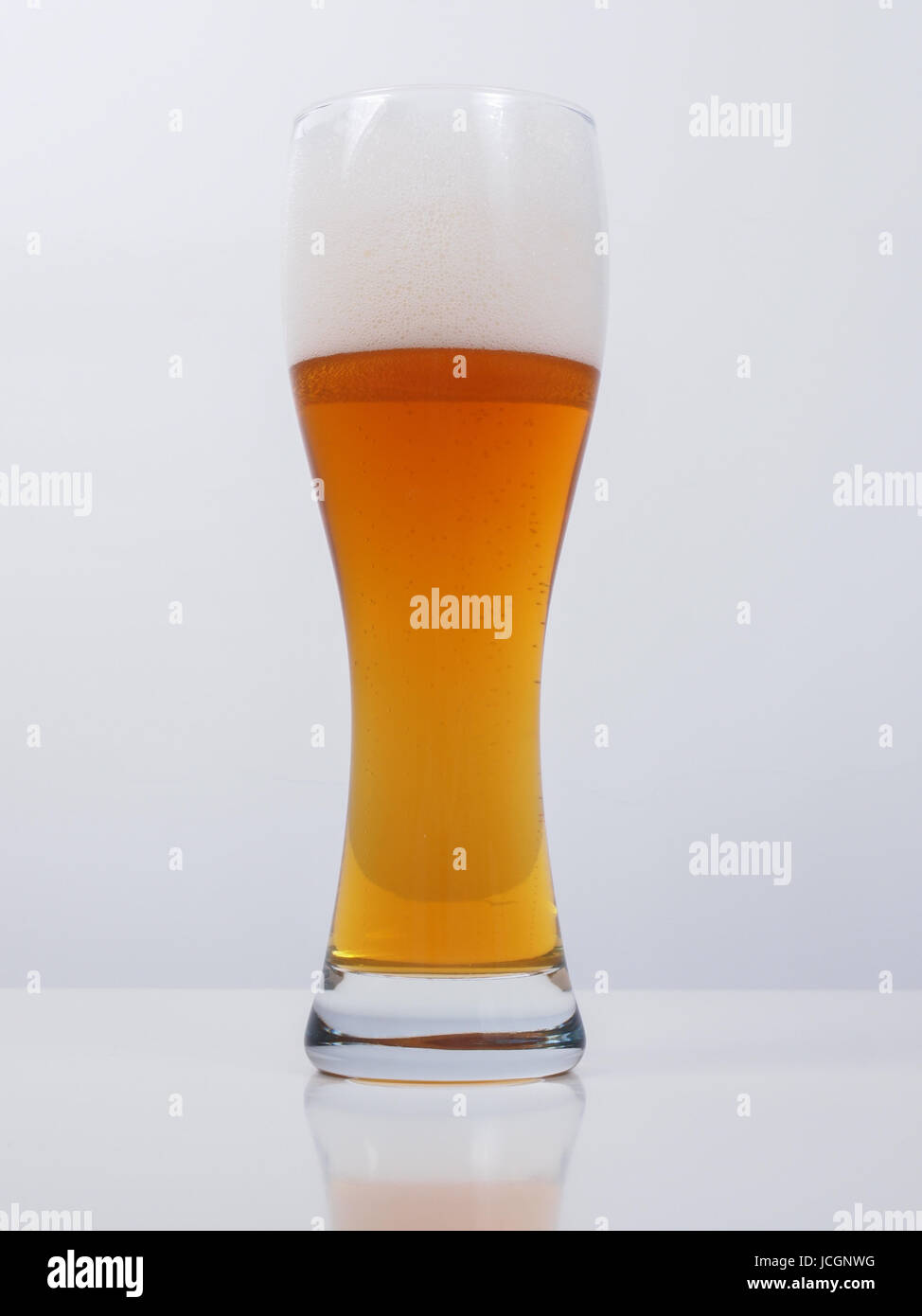 A glass of German weiss weizen beer Stock Photo - Alamy