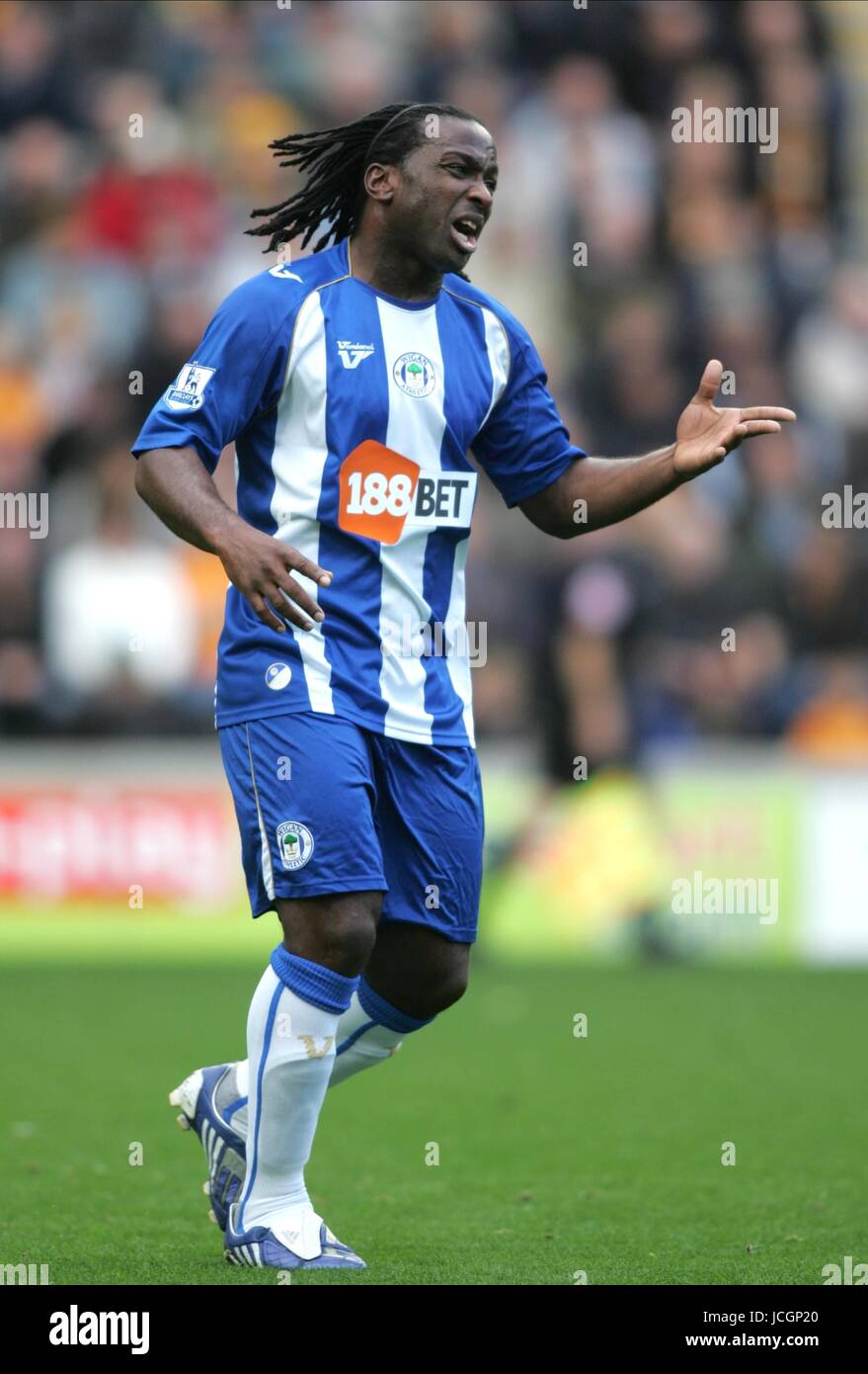 JASON SCOTLAND WIGAN ATHLETIC FC HULL V WIGAN KC STADIUM, HULL, ENGLAND ...