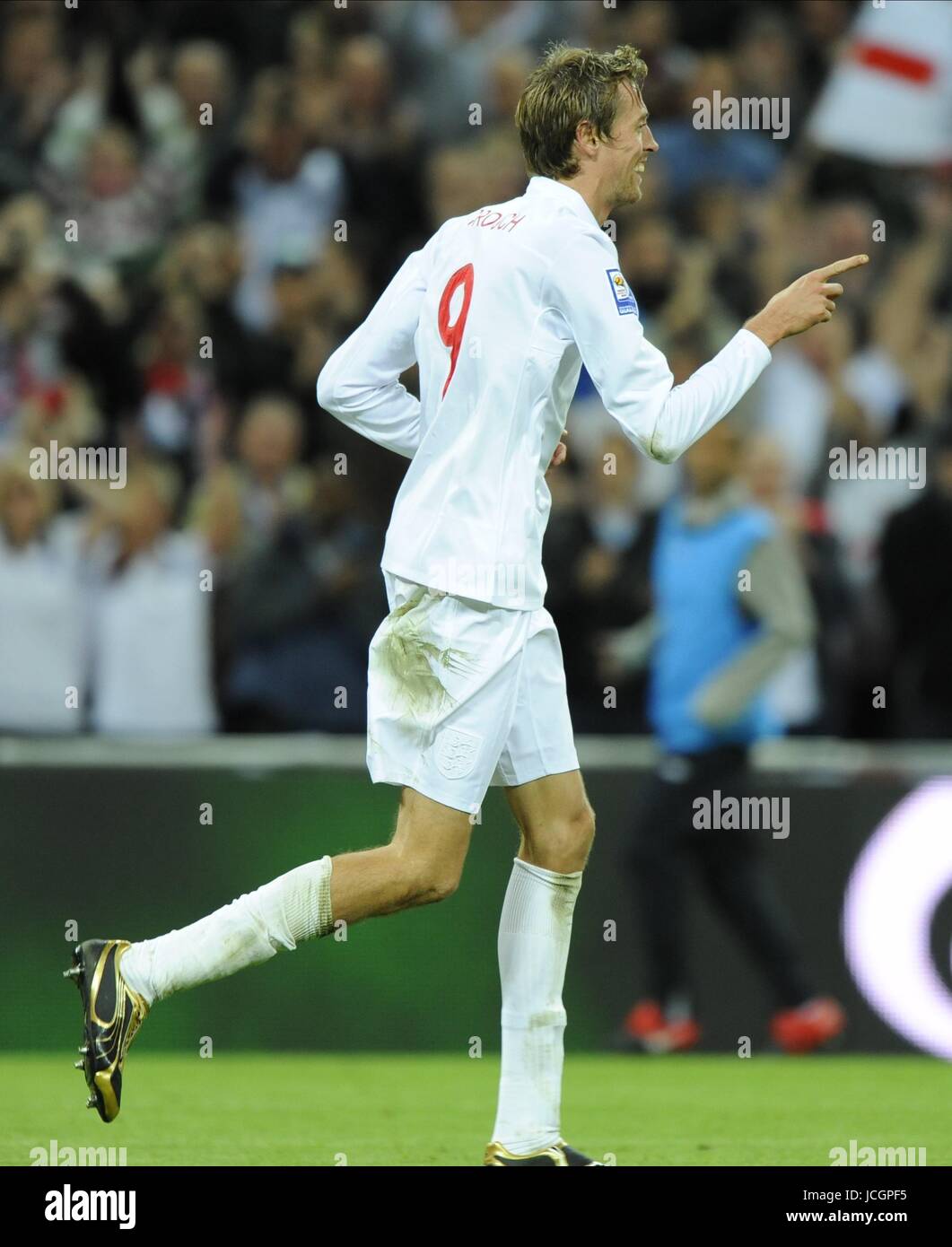PETER CROUCH CELEBRATES 3RD GOAL ENGLAND ENGLAND V BELARUS, WORLD CUP ...