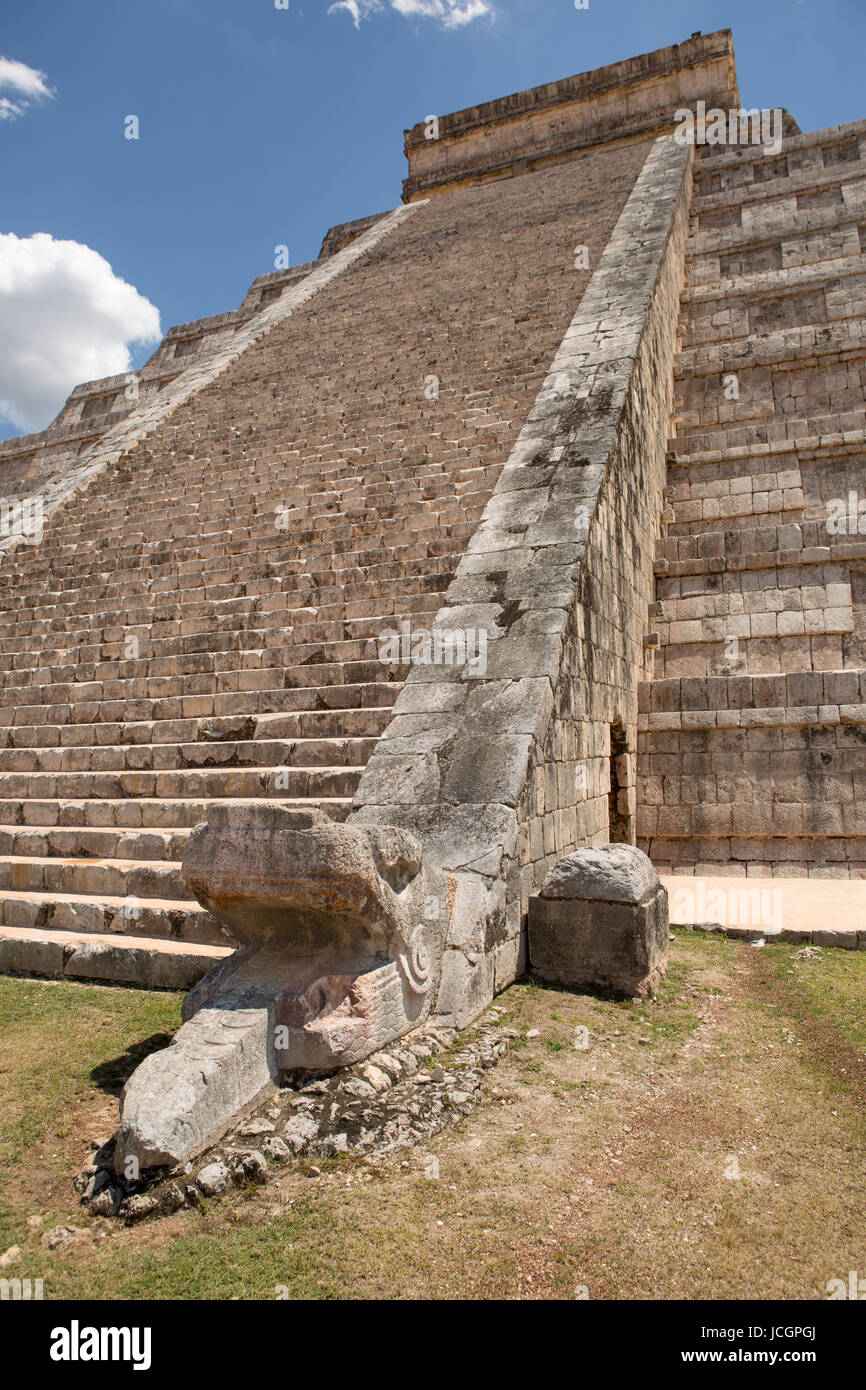 Sculpted snake hi-res stock photography and images - Alamy