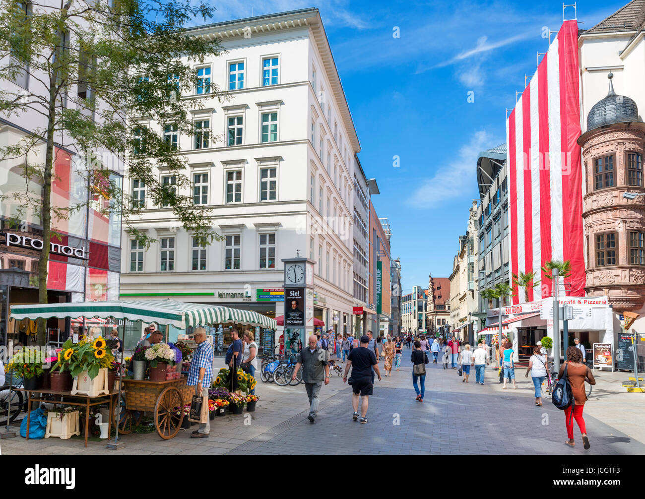 Shops on Grimmaische Strasse in the city centre, Leipzig, Saxony ...