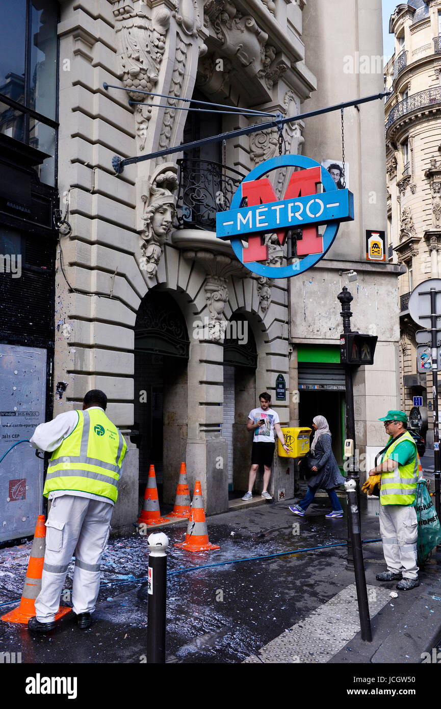 Sentier paris hi-res stock photography and images - Alamy