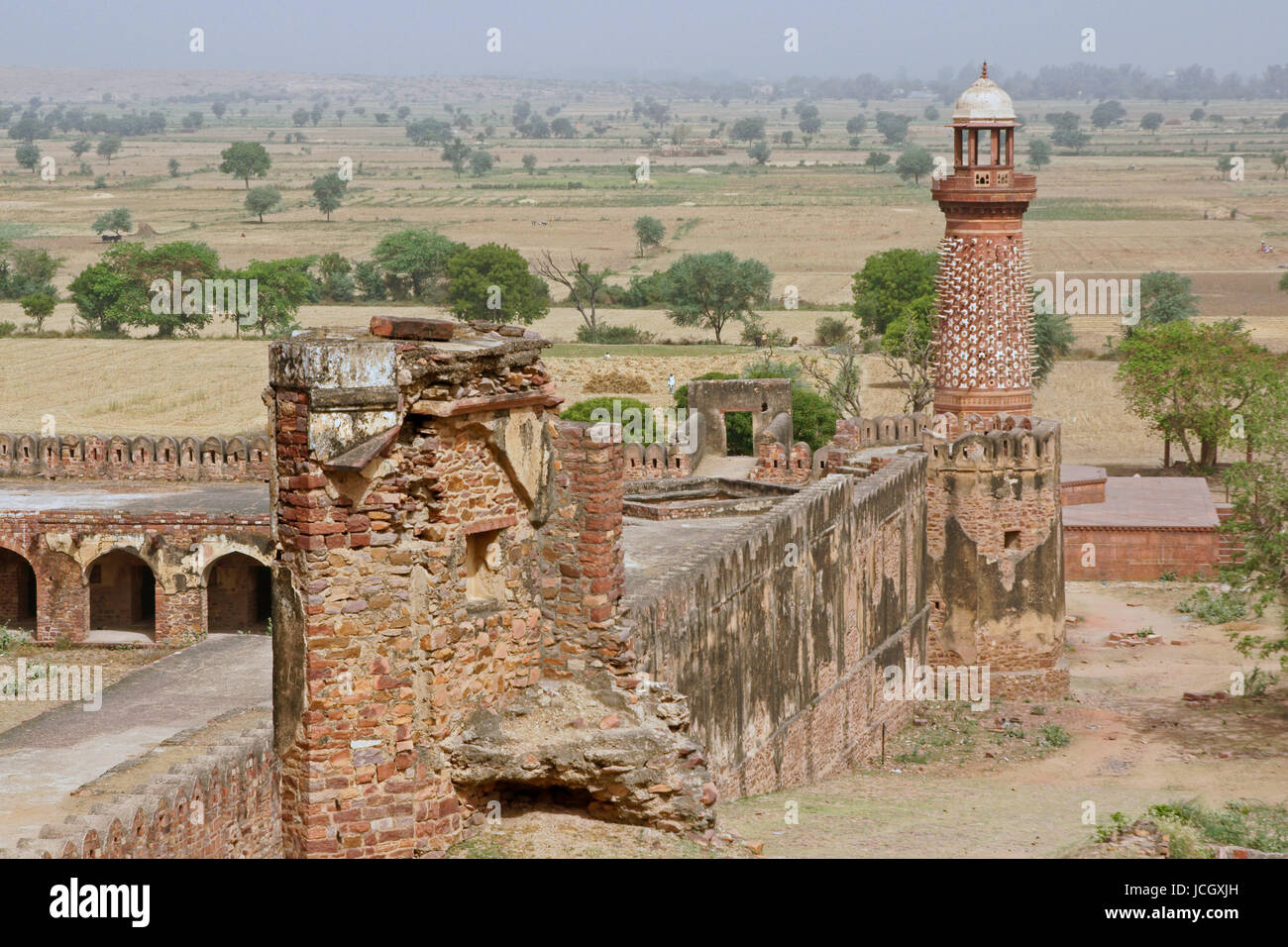 Derelict caravanserai at the ancient abandoned Mughal city of Fatehpur ...