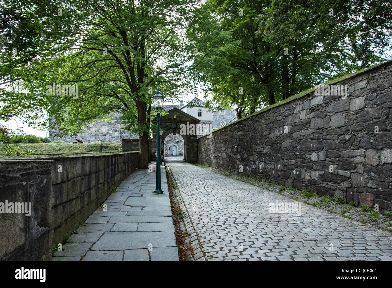 Cobblestone pathway hi-res stock photography and images - Alamy
