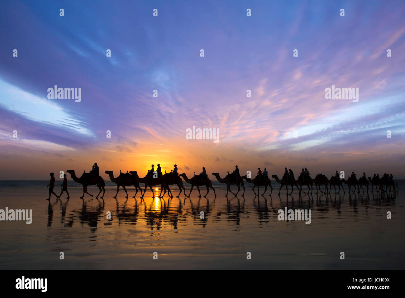 Cable beach australia hi-res stock photography and images - Alamy