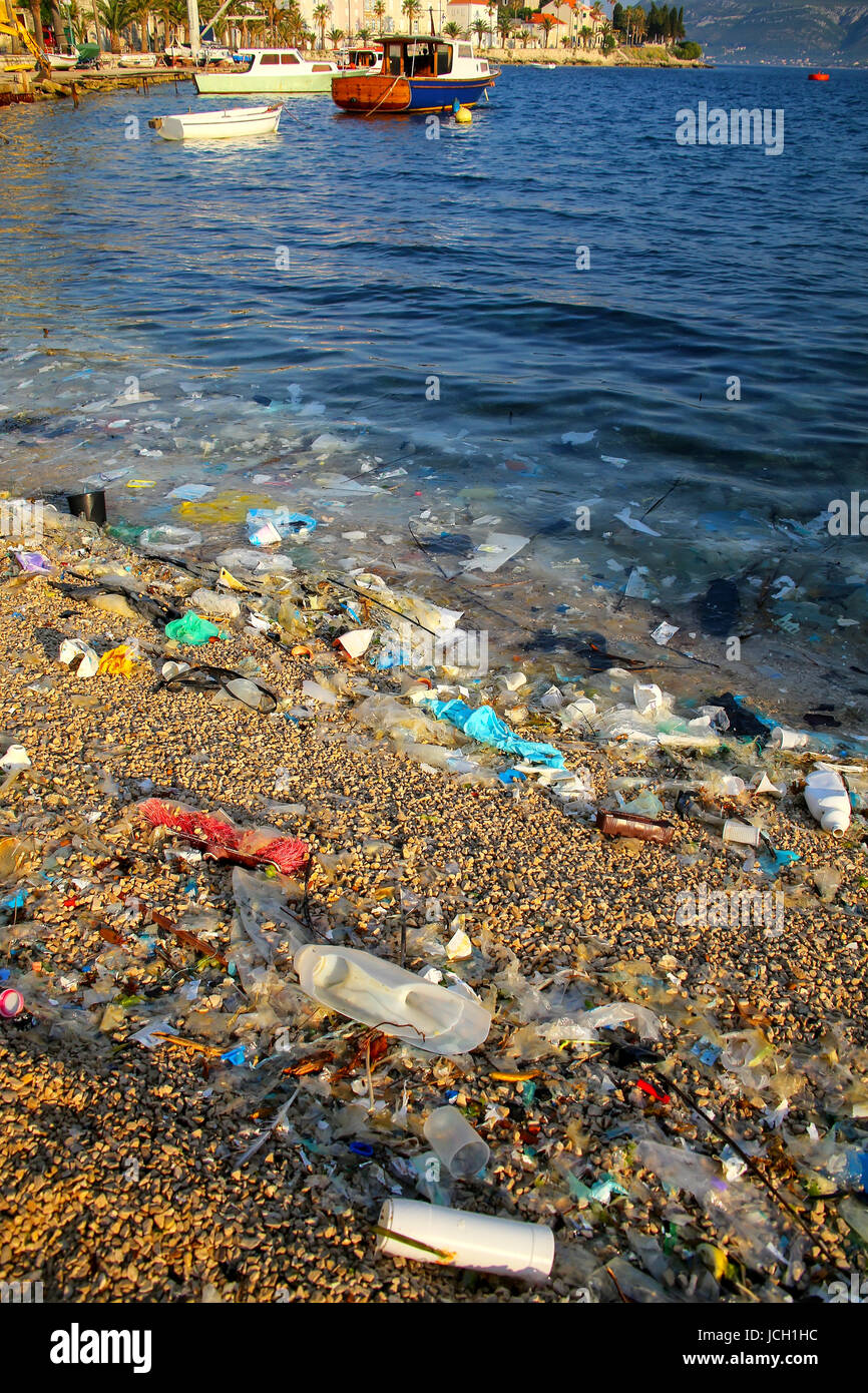 Waterfront and plastic pollution hi-res stock photography and images ...