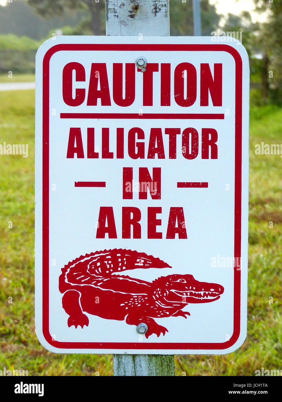 American dangerous animal wildlife sign hi-res stock photography and ...