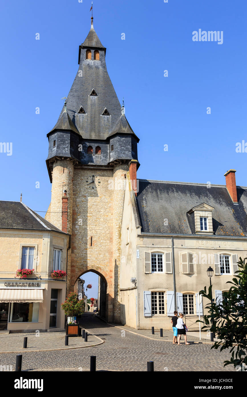 France, Cher (18), Dun-sur-Auron, le beffroi // France, Cher, Dun sur ...