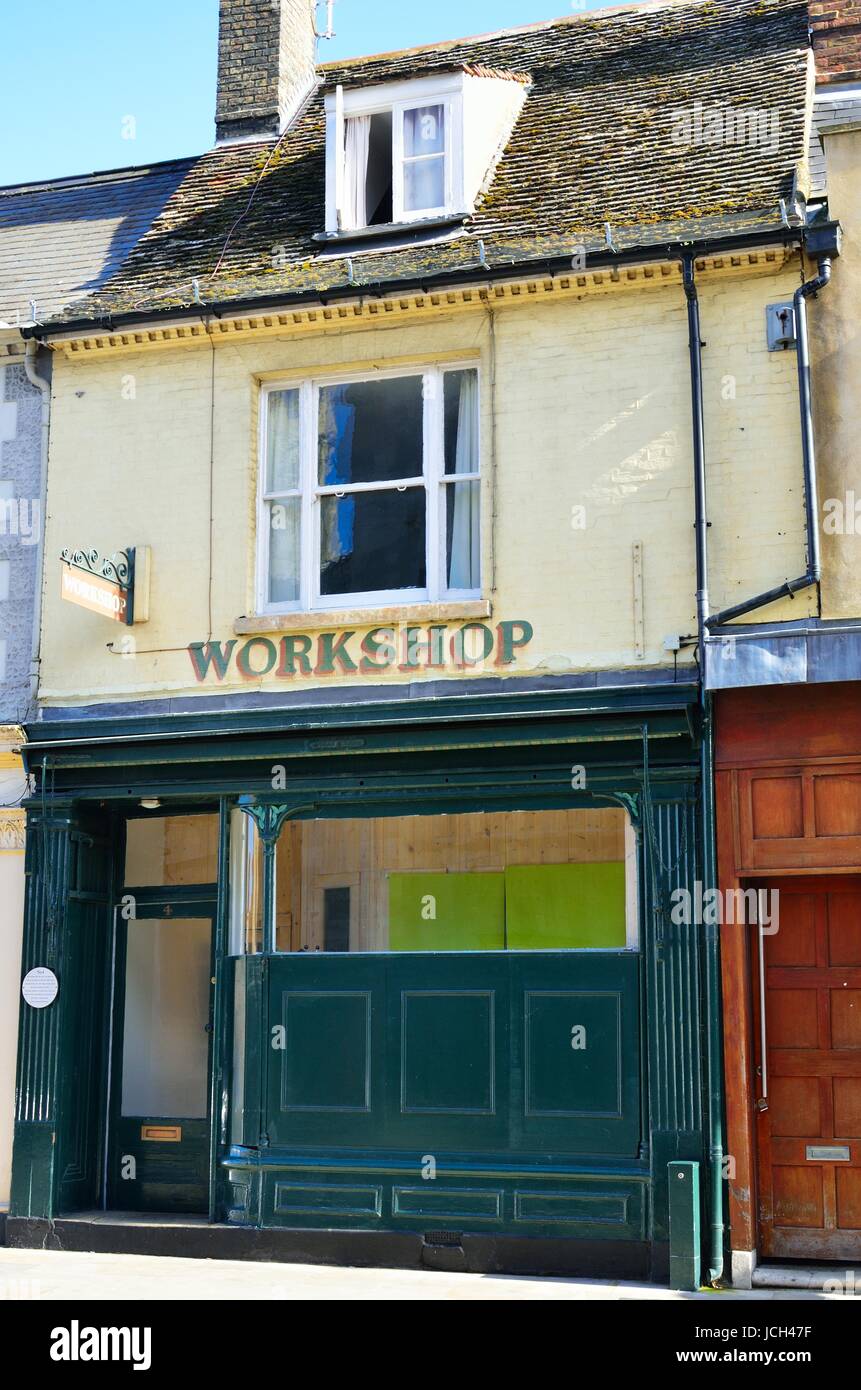 Vintage workshop hi-res stock photography and images - Alamy