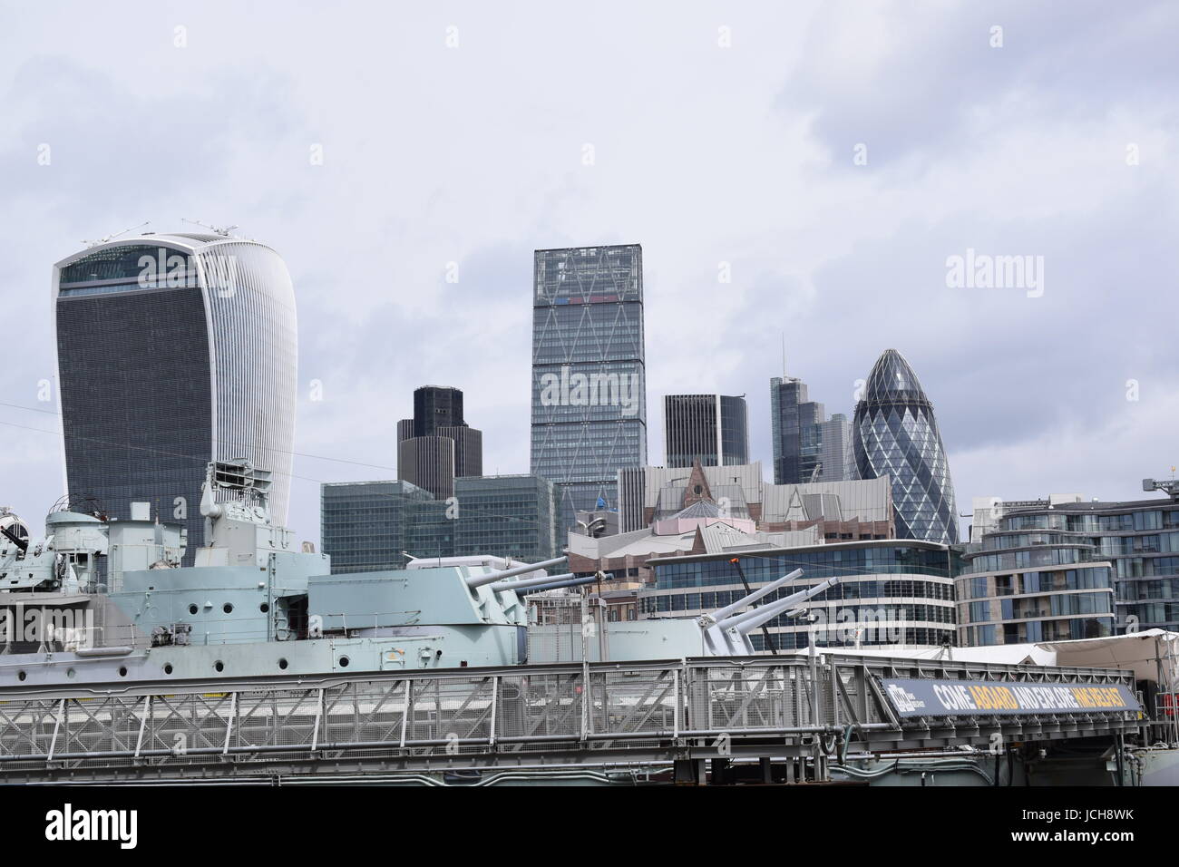 Harry potter skeleton hi-res stock photography and images - Alamy