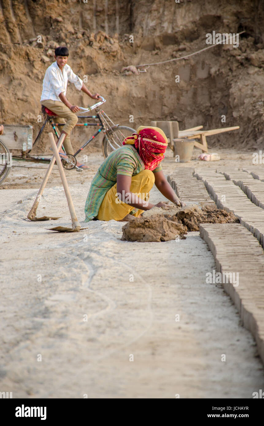 Indian woman worker hi-res stock photography and images - Alamy