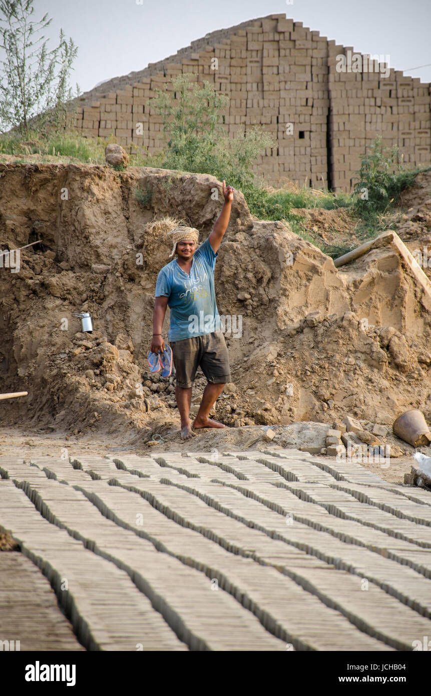 Group of indian construction workers hi-res stock photography and ...