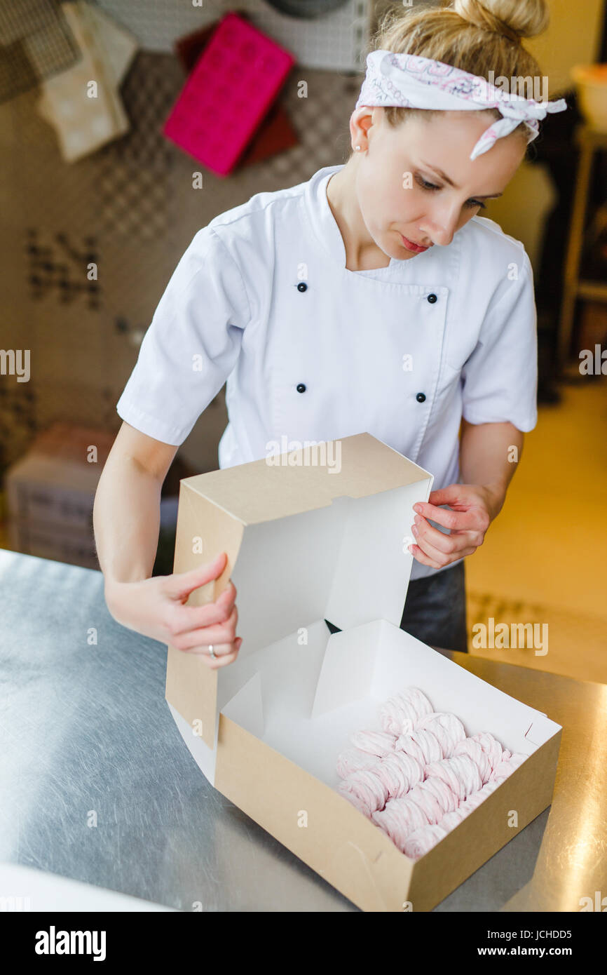 Women chef cardboard box hi-res stock photography and images - Alamy