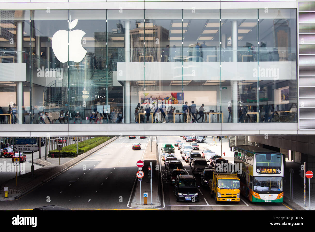 Apple Store in Hong Kong Stock Photo - Alamy
