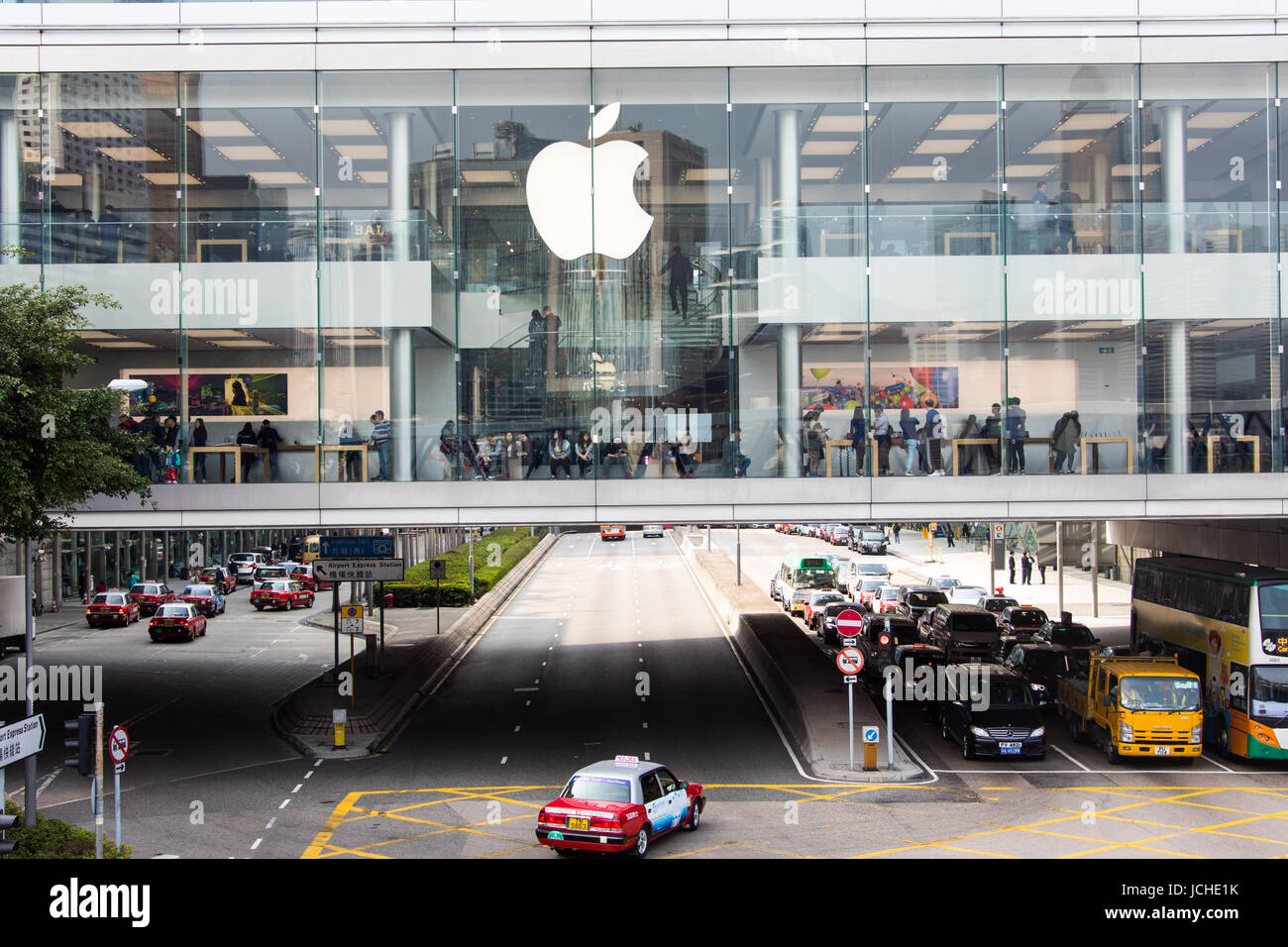 Apple Store in Hong Kong Stock Photo - Alamy