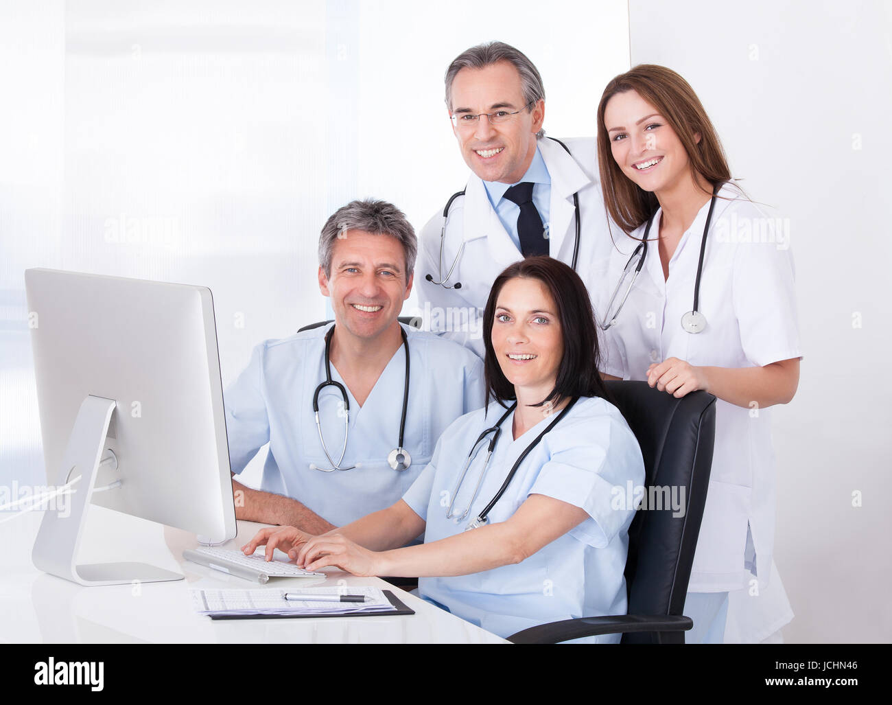 Group doctors looking desktop hi-res stock photography and images - Alamy