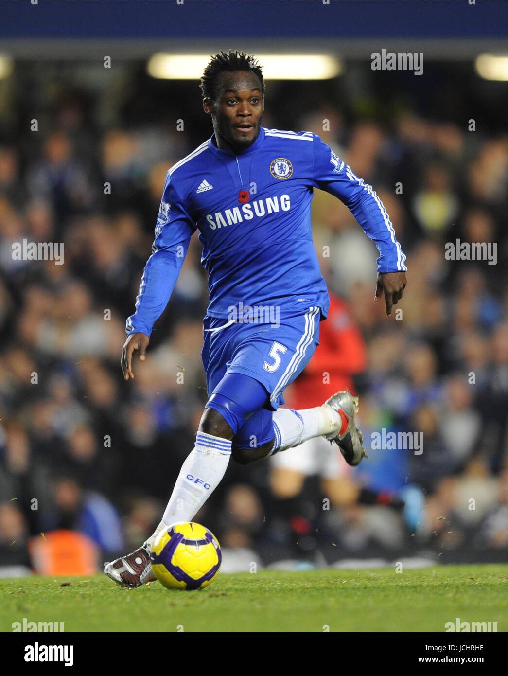 Essien chelsea fc player hi-res stock photography and images - Alamy