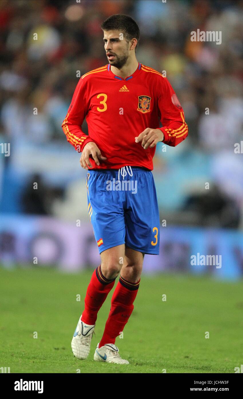 GERARD PIQUE SPAIN & BARCELONA CF SPAIN V ARGENTINA ESTADIO VICENTE ...