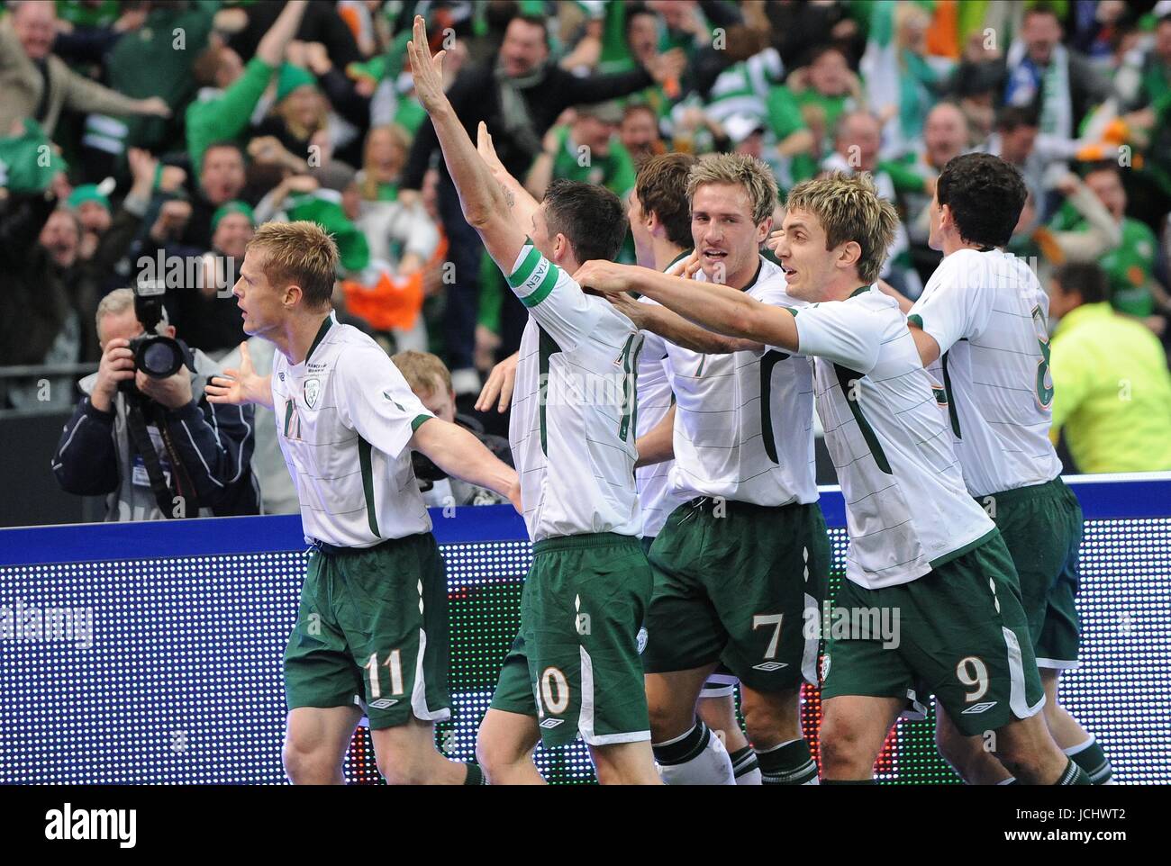 Robbie keane ireland celebrates hi-res stock photography and images - Alamy