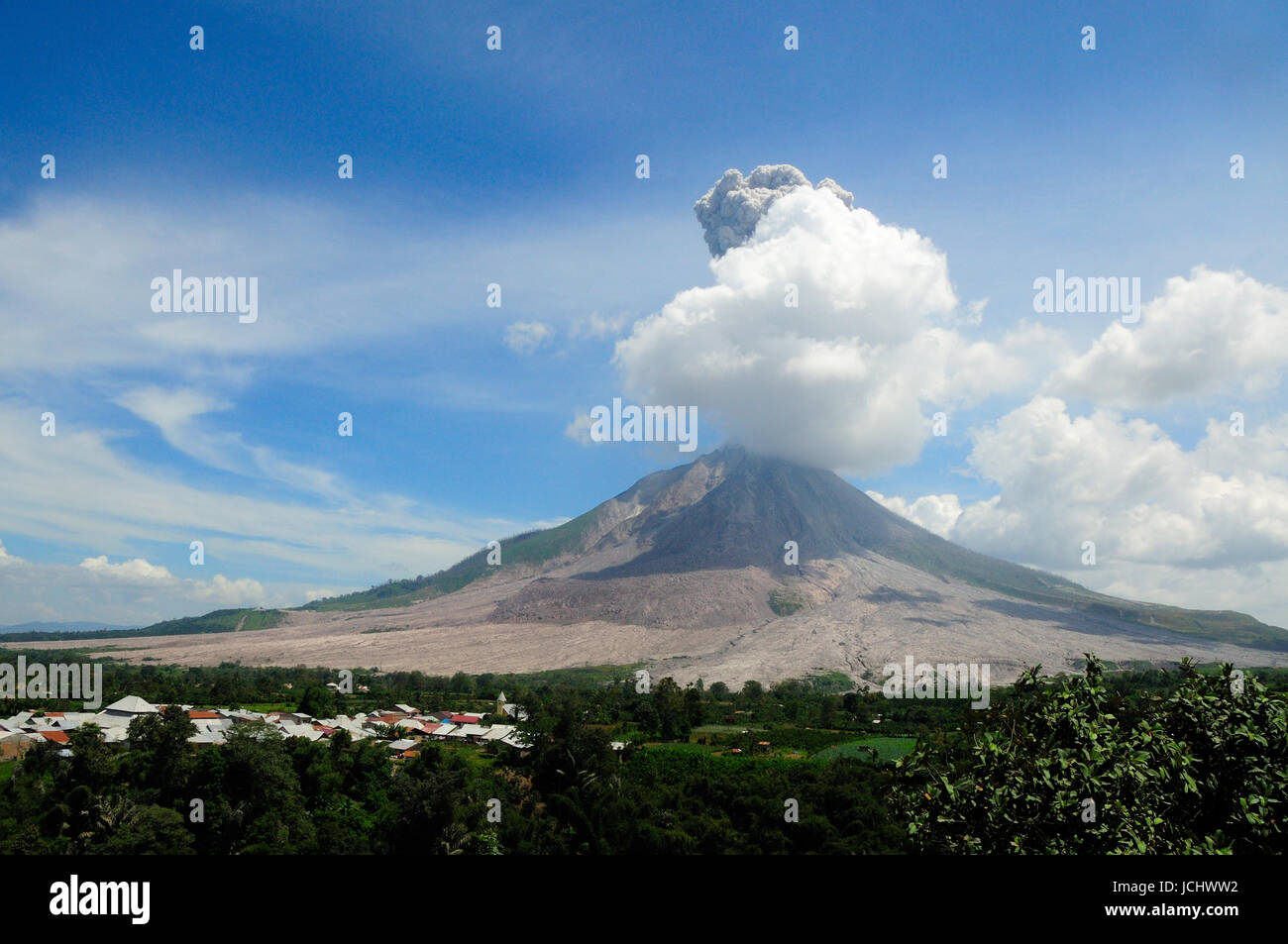 Indonesia. 15th June, 2017. The growth of lava dome mount Sinabung it's ...