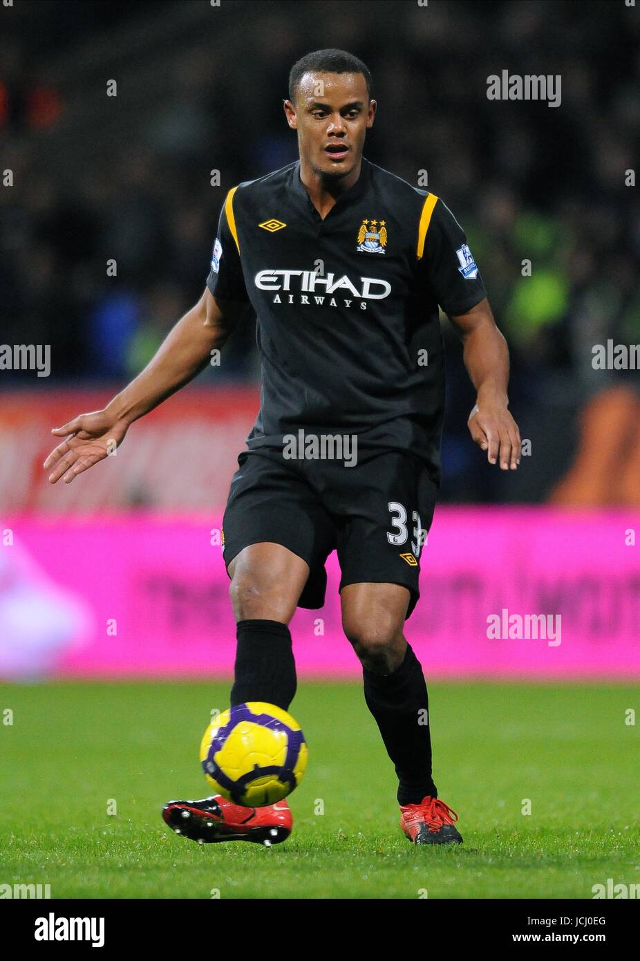 Vincent kompany manchester city 2009 hi-res stock photography and ...