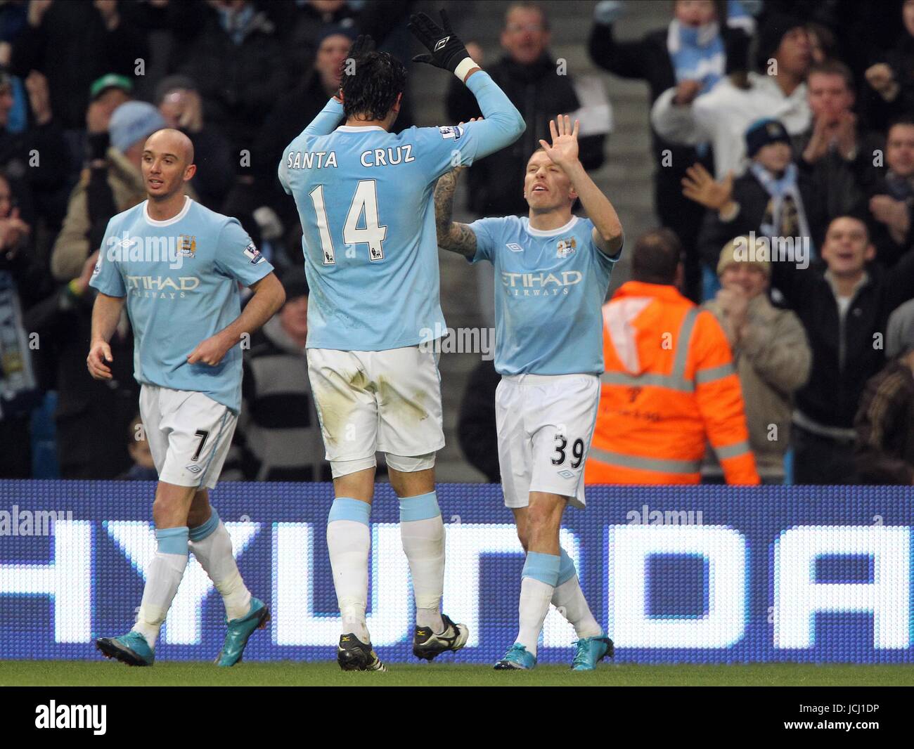 ROQUE SANTA CRUZ & CRAIG BELLAMY MANCHESTER CITY FC MANCHESTER CITY V ...