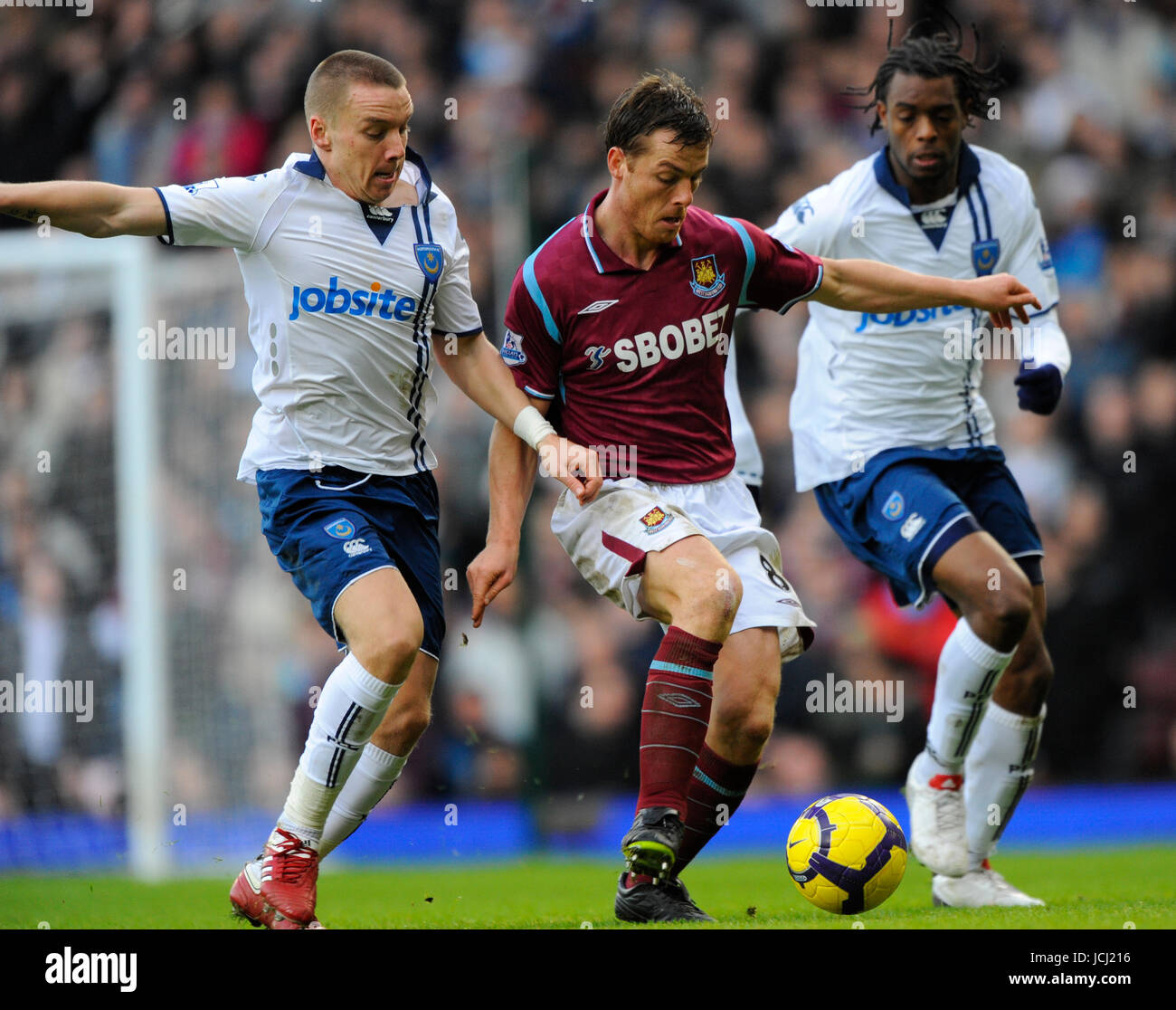 Frederic piquionne portsmouth hi-res stock photography and images - Alamy
