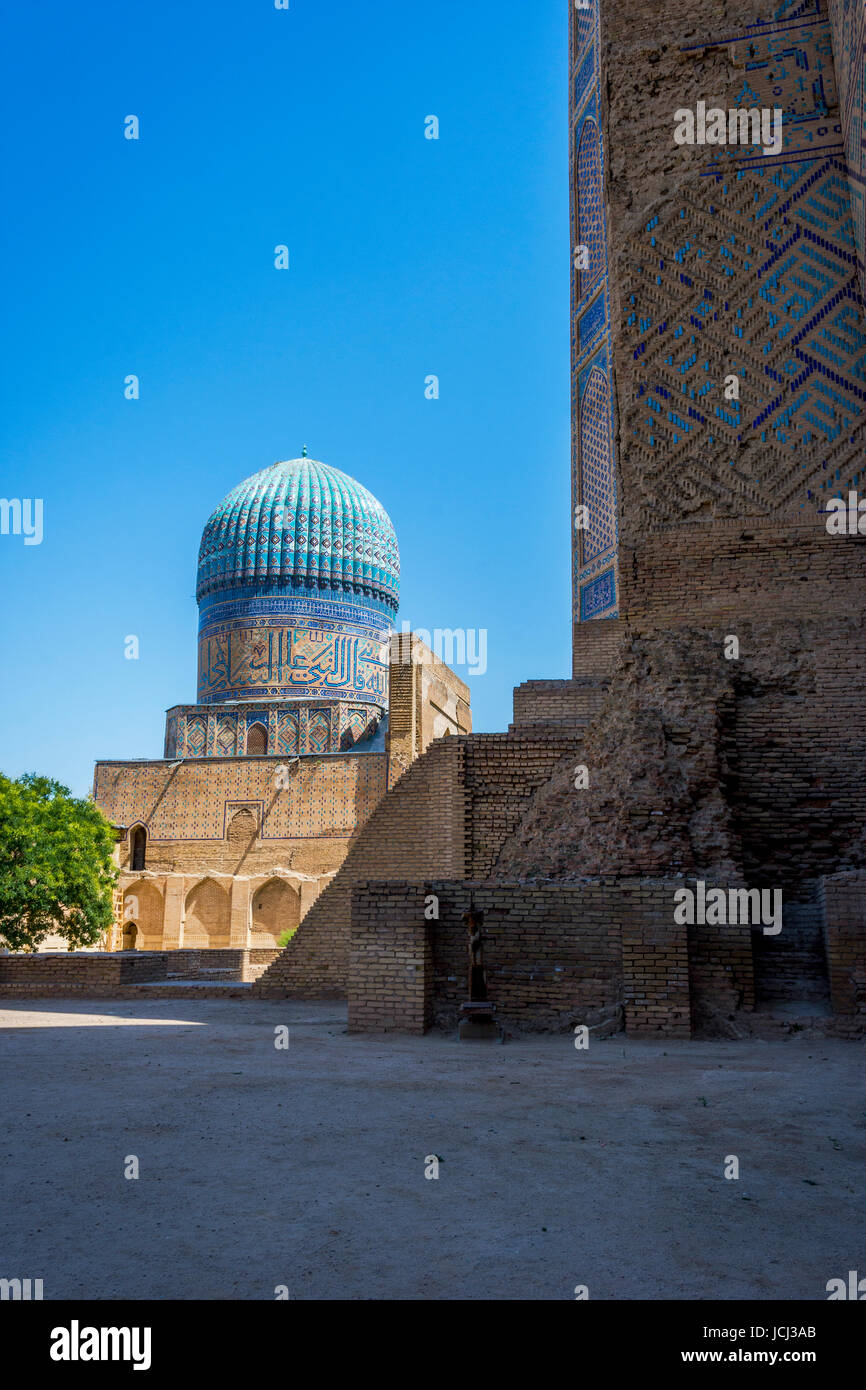 Detail of blue mosaic at Bibi-Khanym (Bibi-Xonum) Mosque, Samarkand ...