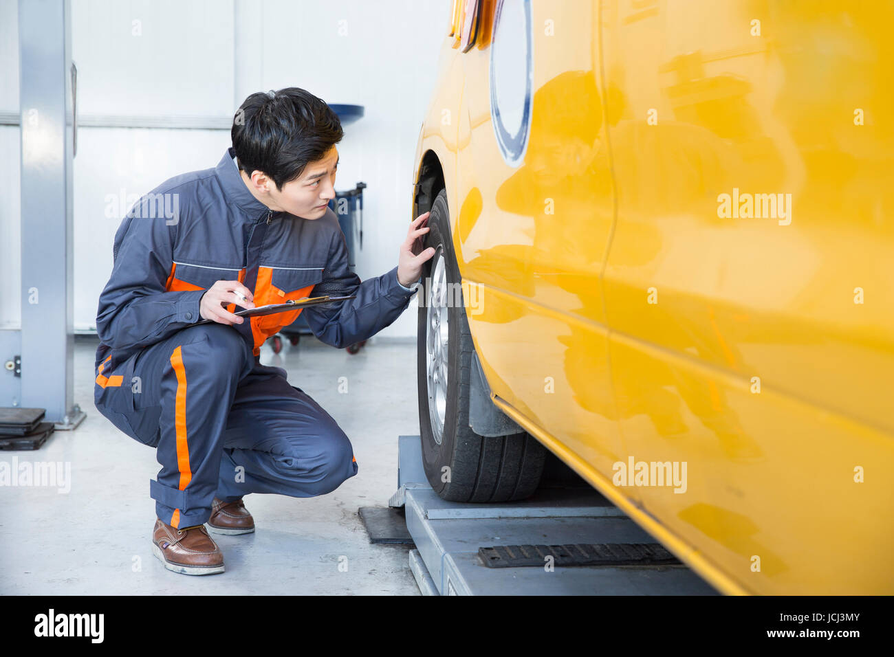 Mechanic checking hi-res stock photography and images - Alamy