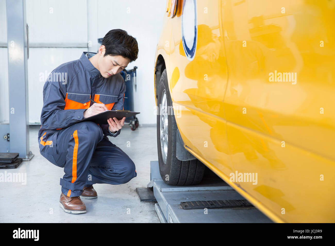 Mechanic checking hi-res stock photography and images - Alamy