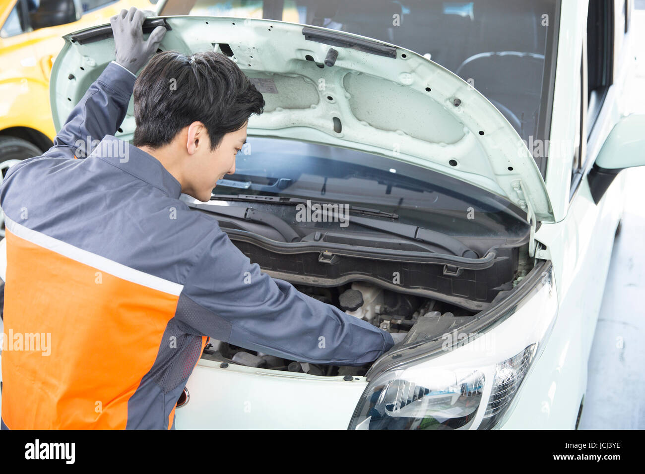 Side view of car mechanic working Stock Photo - Alamy