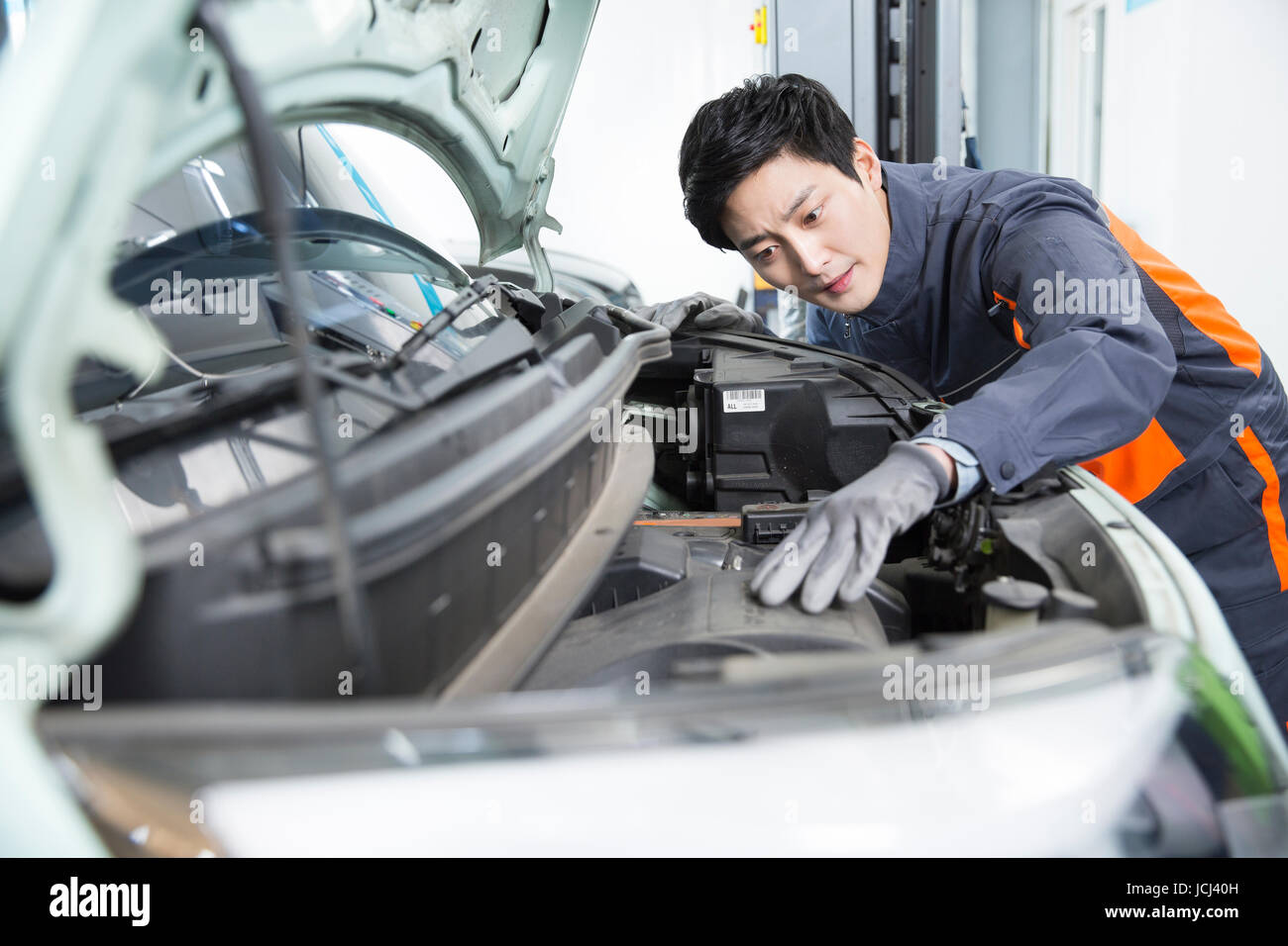 Car mechanic hi-res stock photography and images - Alamy