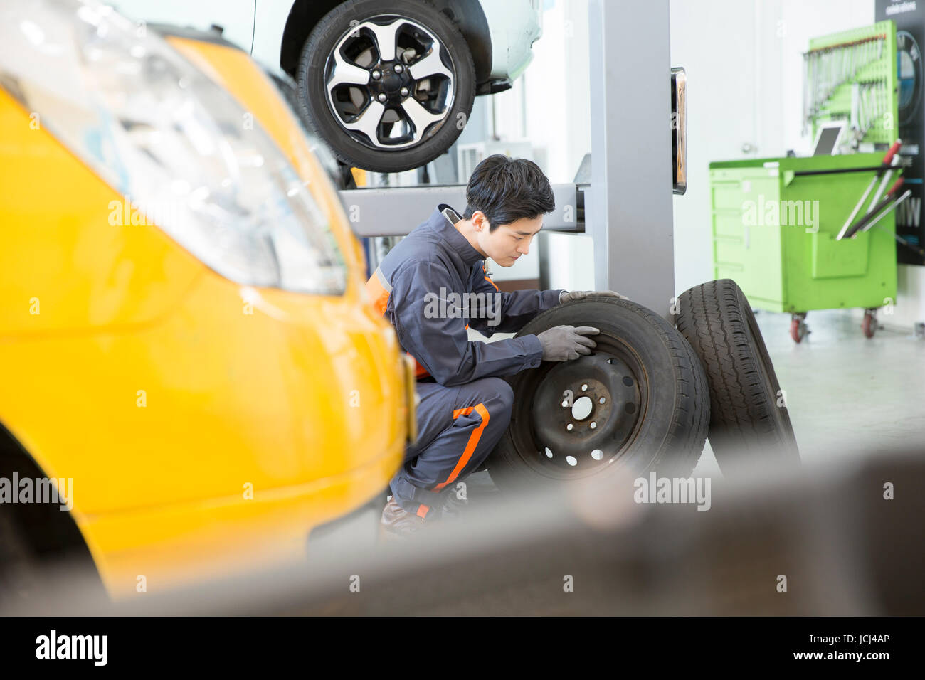 Man repairing a car hi-res stock photography and images - Alamy