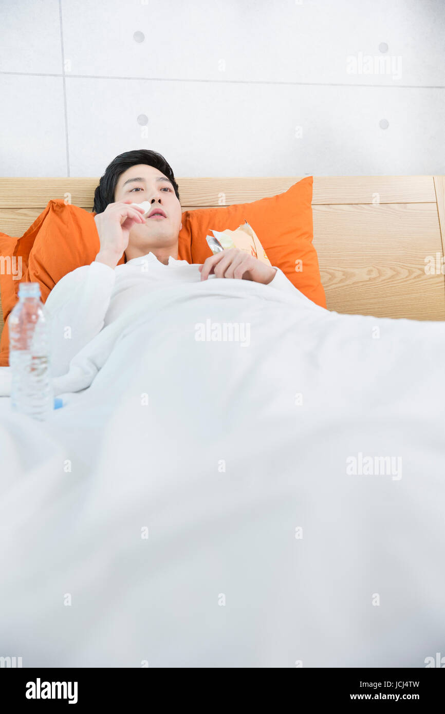 Eating in bed hi-res stock photography and images - Alamy