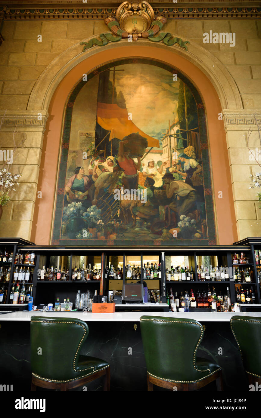 Cheers bar hi-res stock photography and images - Alamy