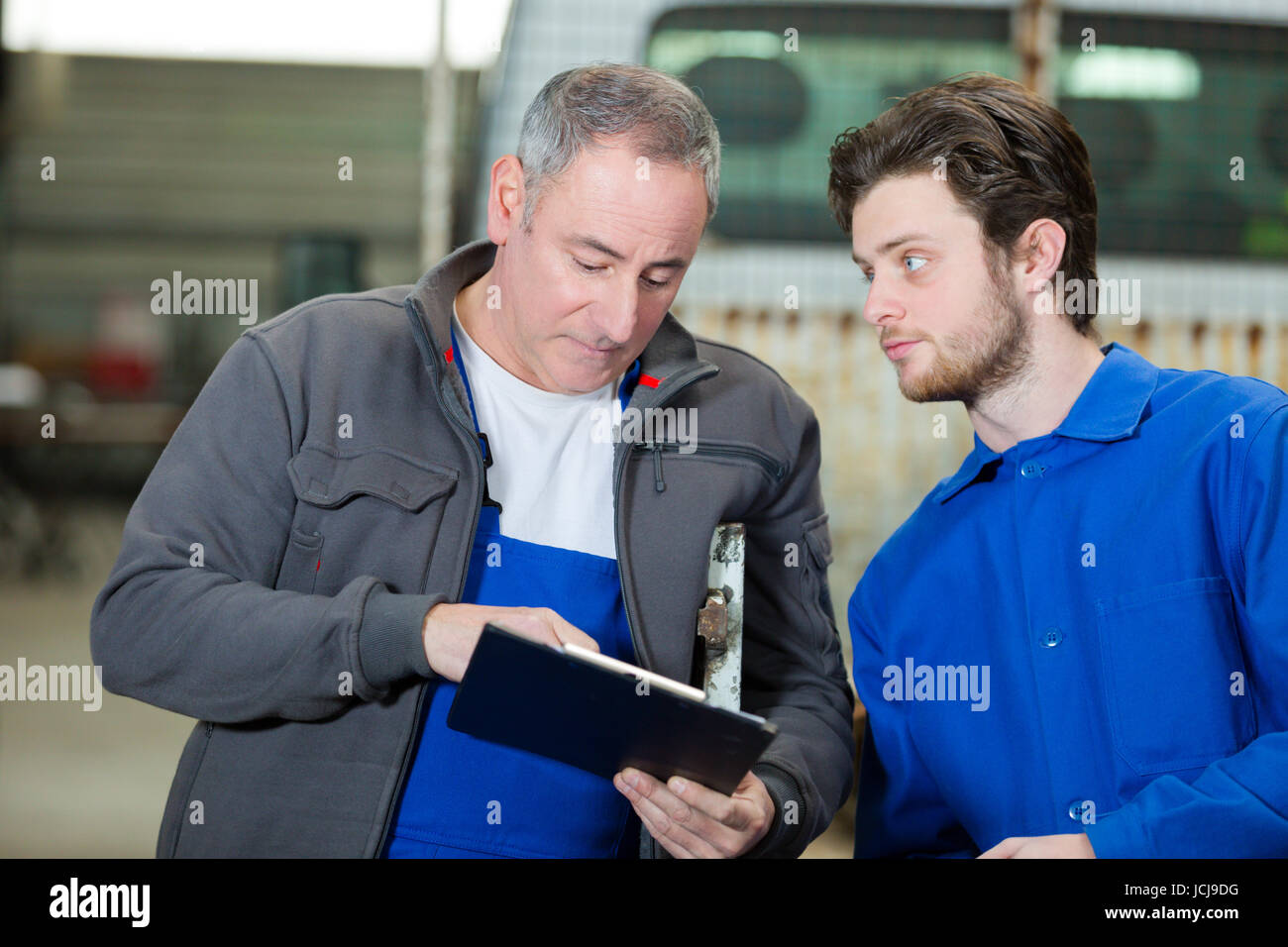 Mechanic helping apprentice fix hi-res stock photography and images - Alamy