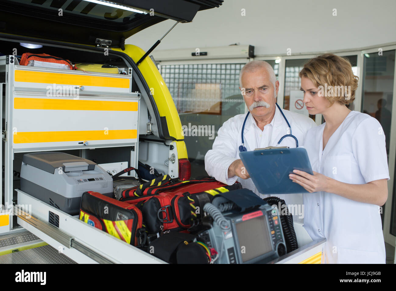Emt stretcher ems ambulance hi-res stock photography and images - Alamy