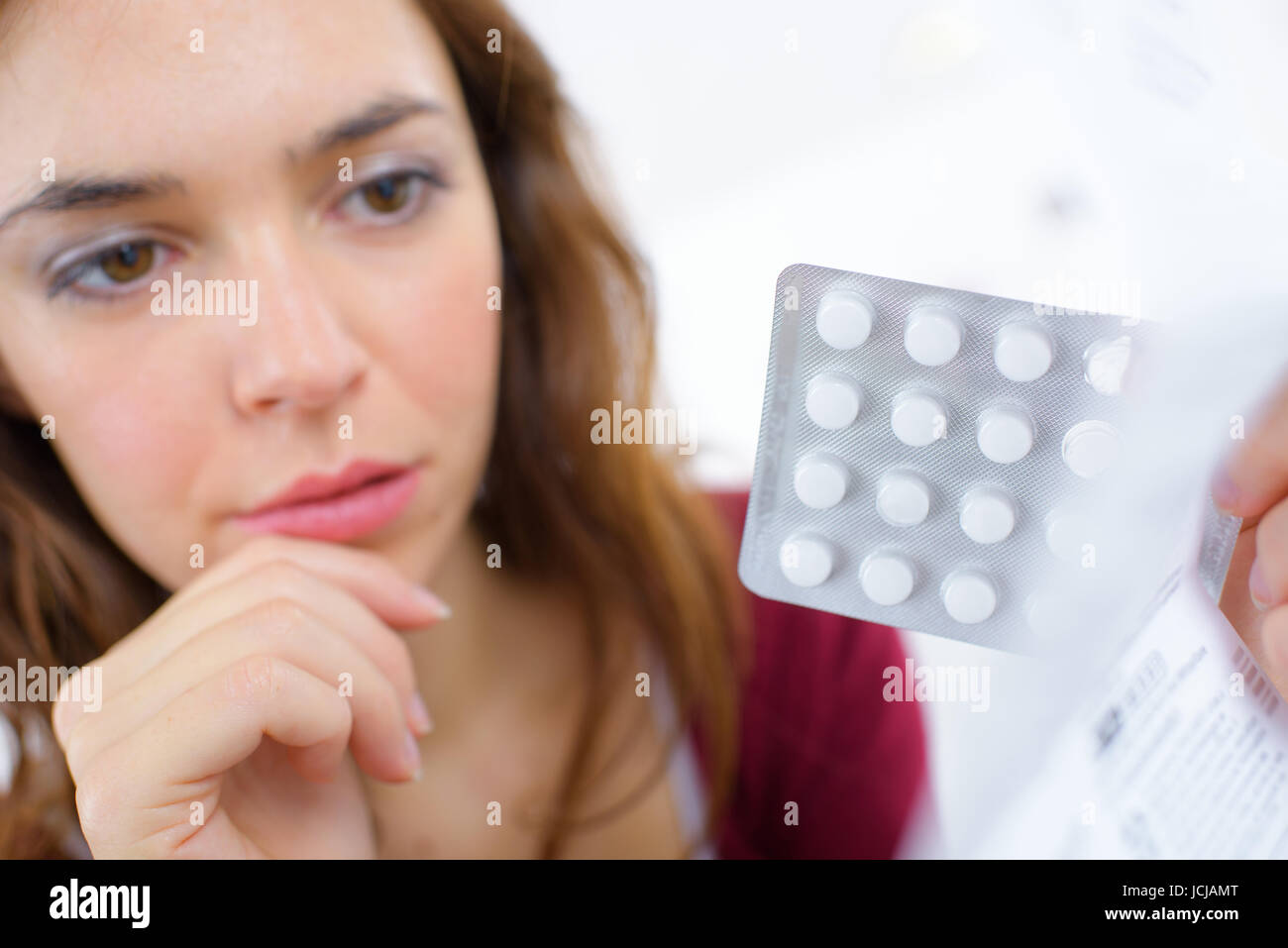 young beautiful woman holding pills Stock Photo - Alamy