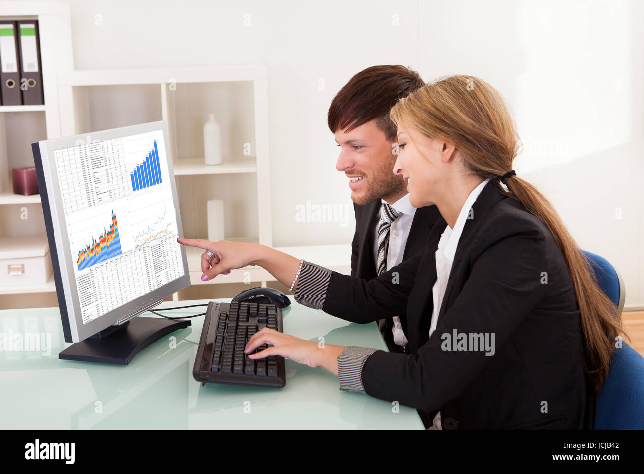 Business people looking at sales growth charts in the office Stock ...