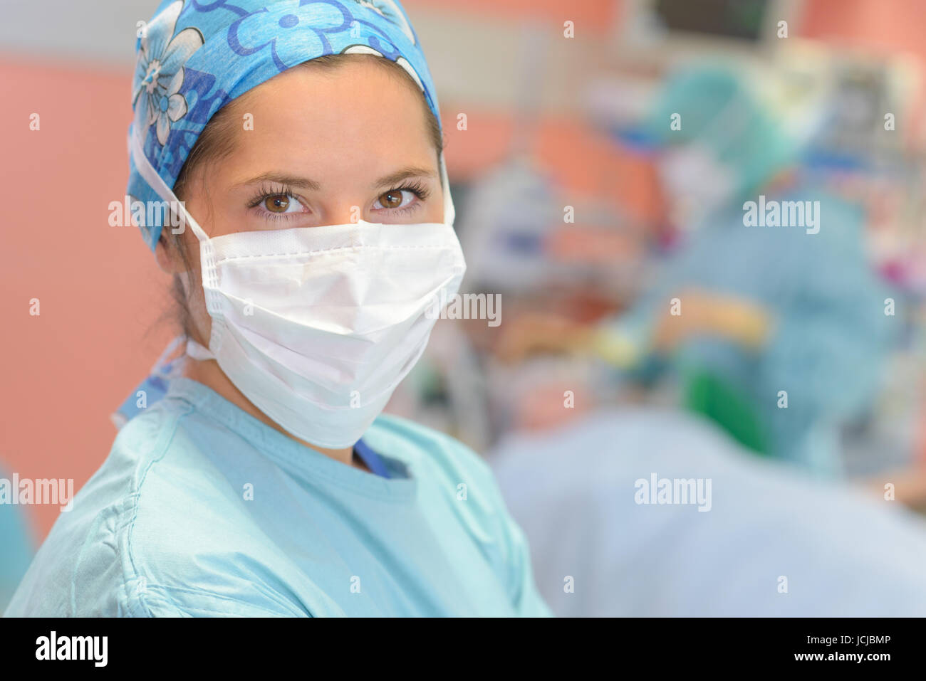 surgeon wearing surgical mask in operation room at the hospital Stock ...