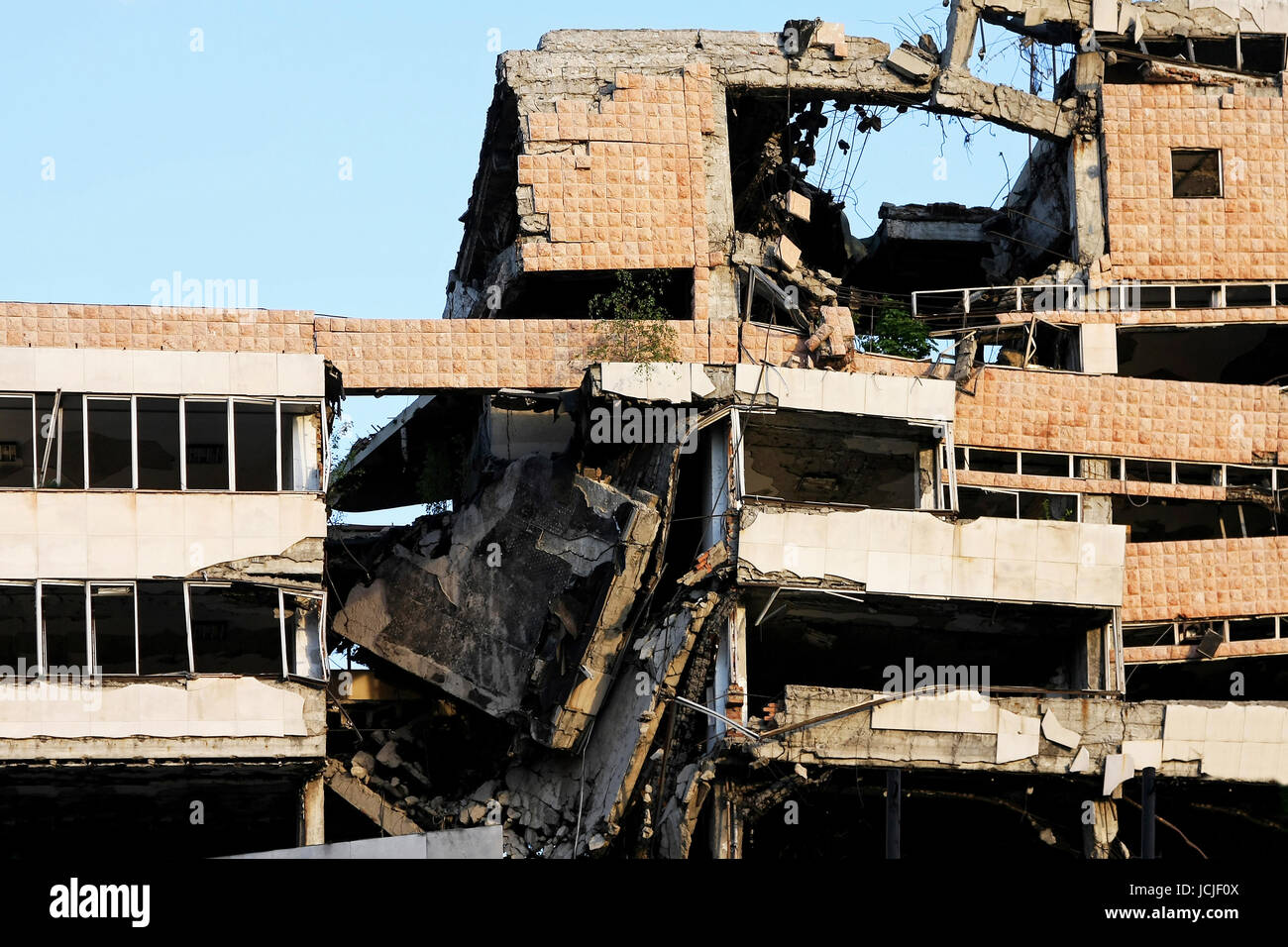 Ruined big building after strong earthquake disaster Stock Photo - Alamy