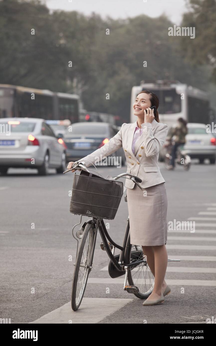 Crosswalk pedestrian commuter job hi-res stock photography and images ...