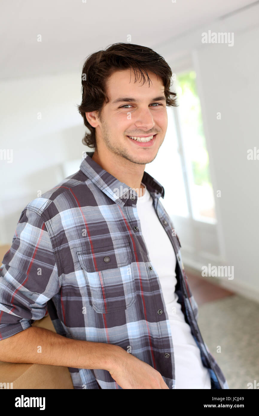 Young man packing boxes to move in new flat Stock Photo - Alamy