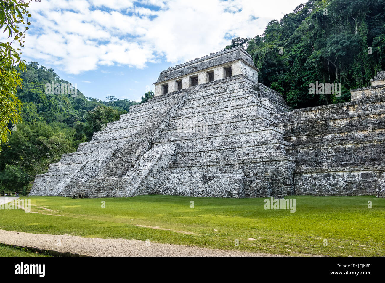Palenque pyramid hi-res stock photography and images - Alamy