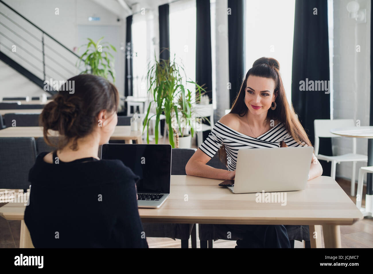 Female student interviewing hi-res stock photography and images - Alamy